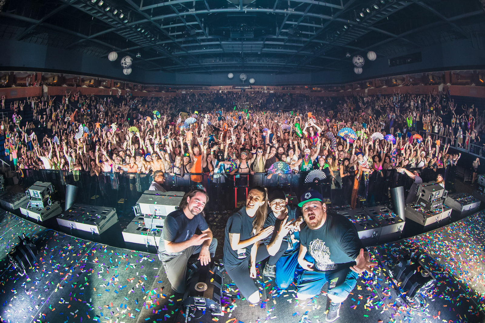 Family Pictures – Ganja White Night