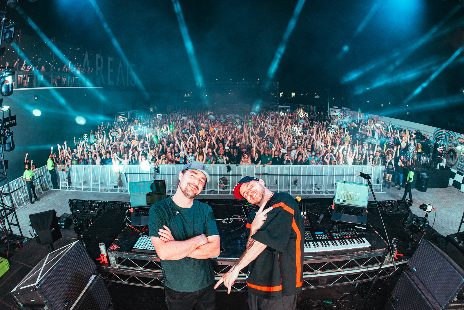 Family Pictures – Ganja White Night