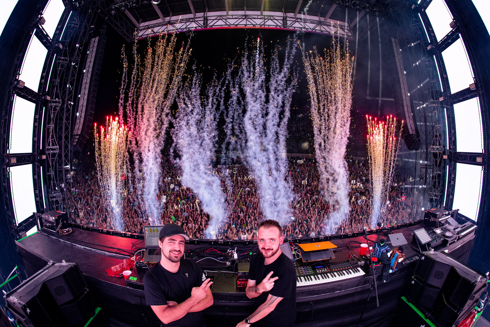 Family Pictures – Ganja White Night