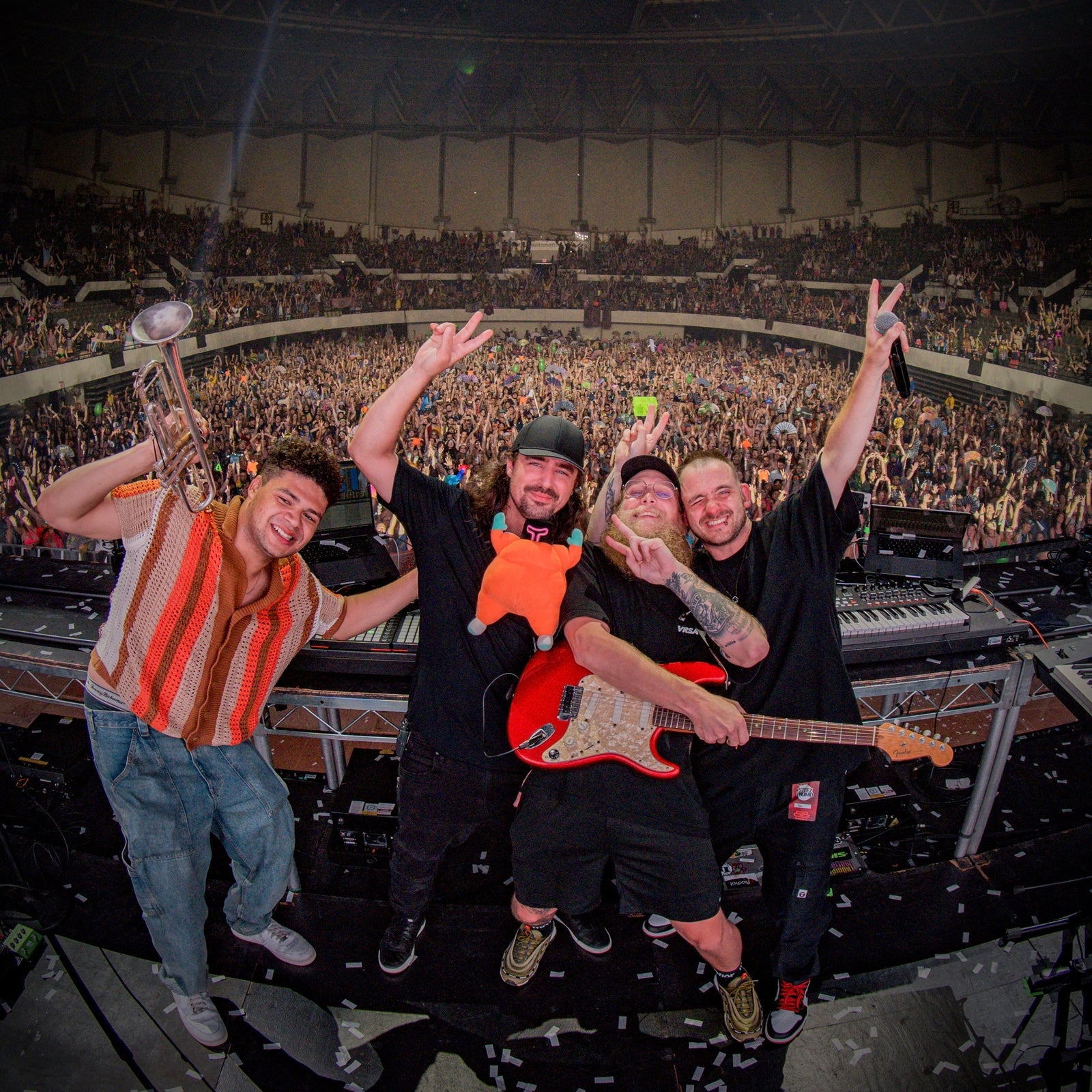 Family Pictures – Ganja White Night