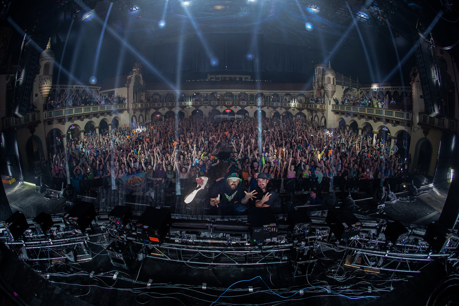 Family Pictures – Ganja White Night