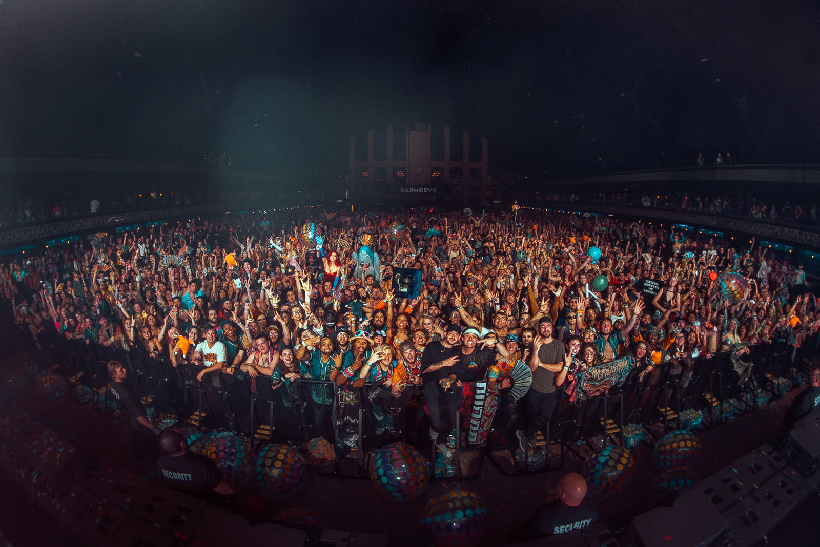 Family Pictures – Ganja White Night