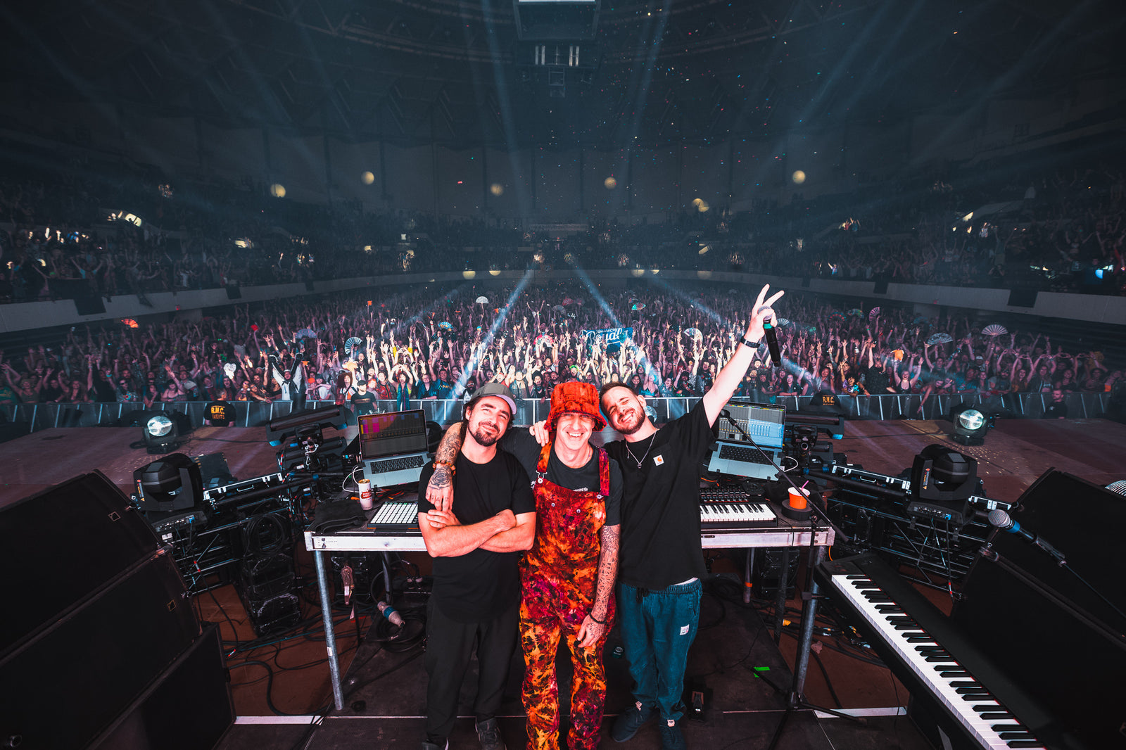 Family Pictures – Ganja White Night